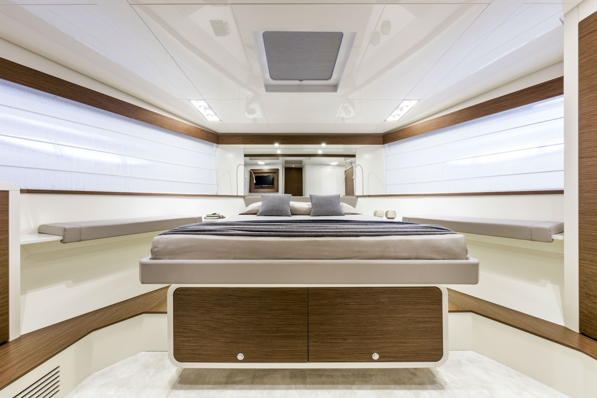 75 - Starship Yachts