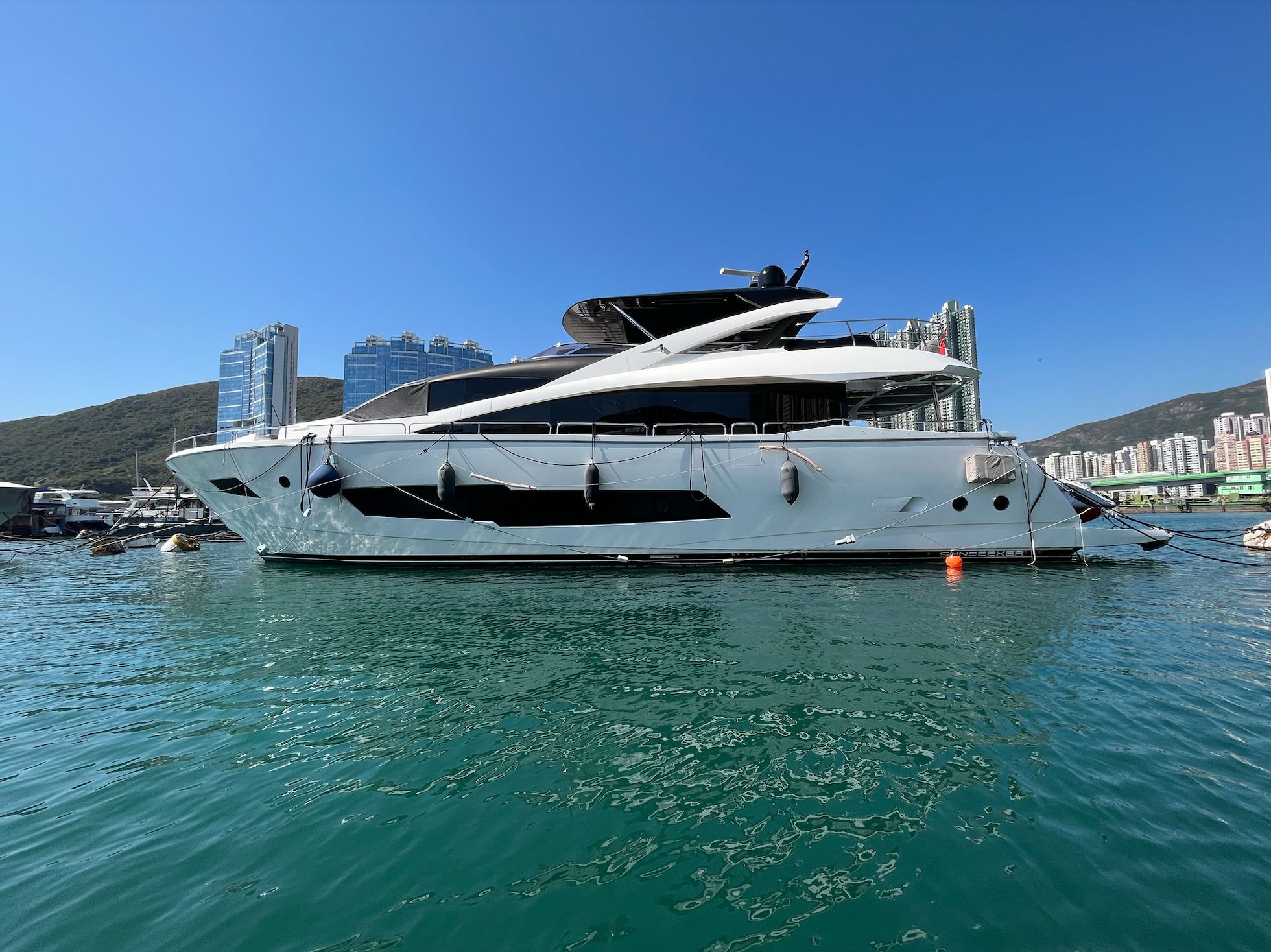 Sunseeker 86 - Starship Yachts