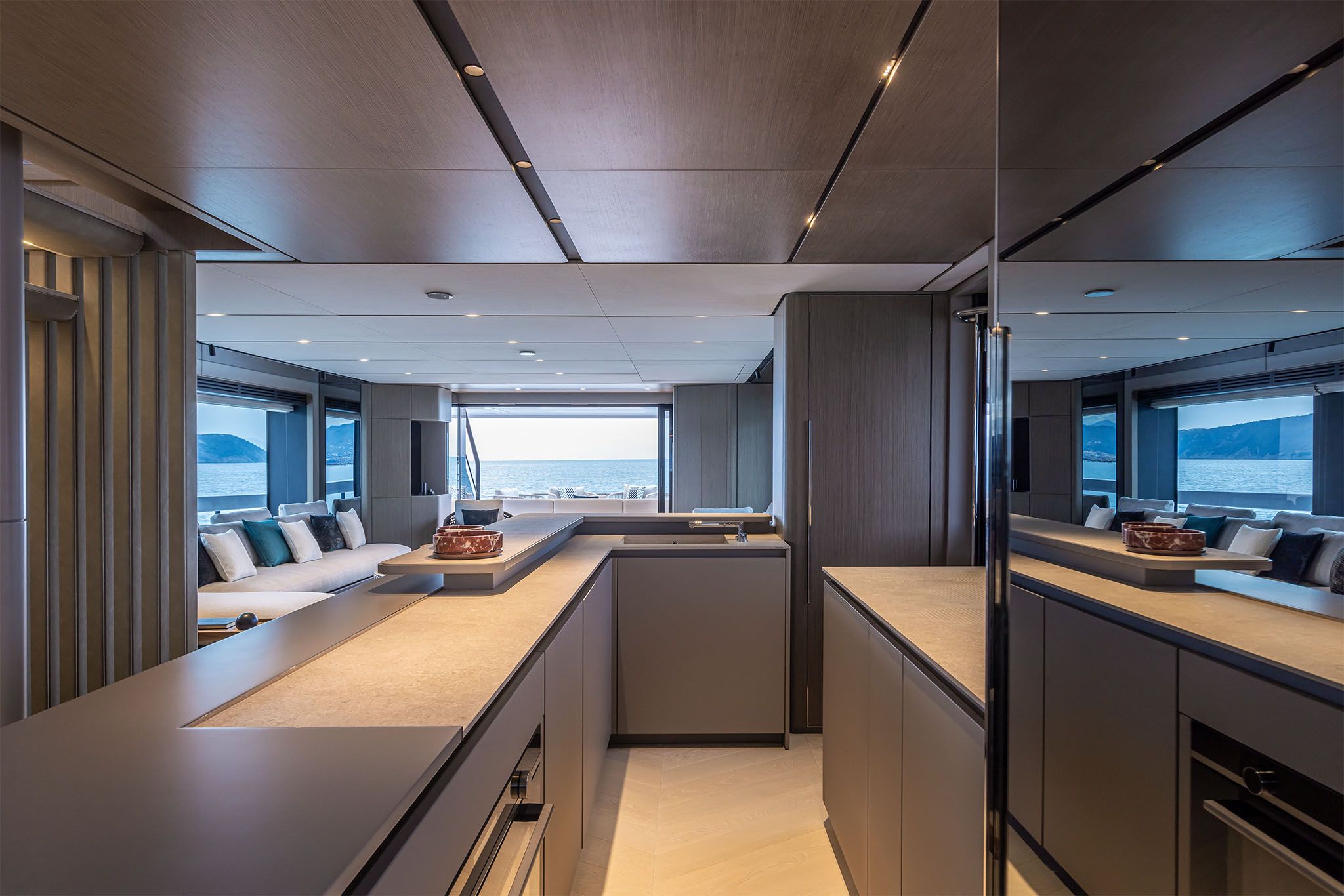 Ferretti Yachts Infynito 90 - starshipyachts.com