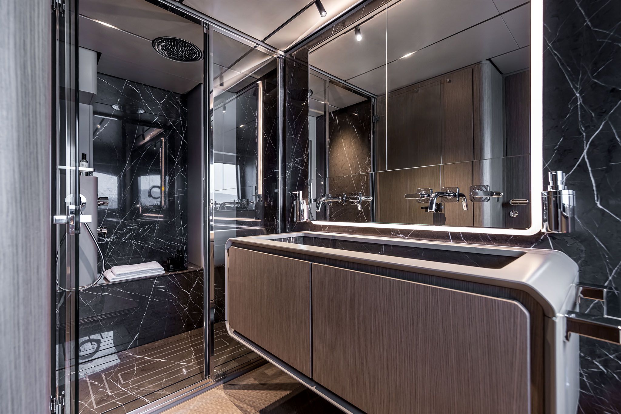 Ferretti Yachts Infynito 90 - starshipyachts.com