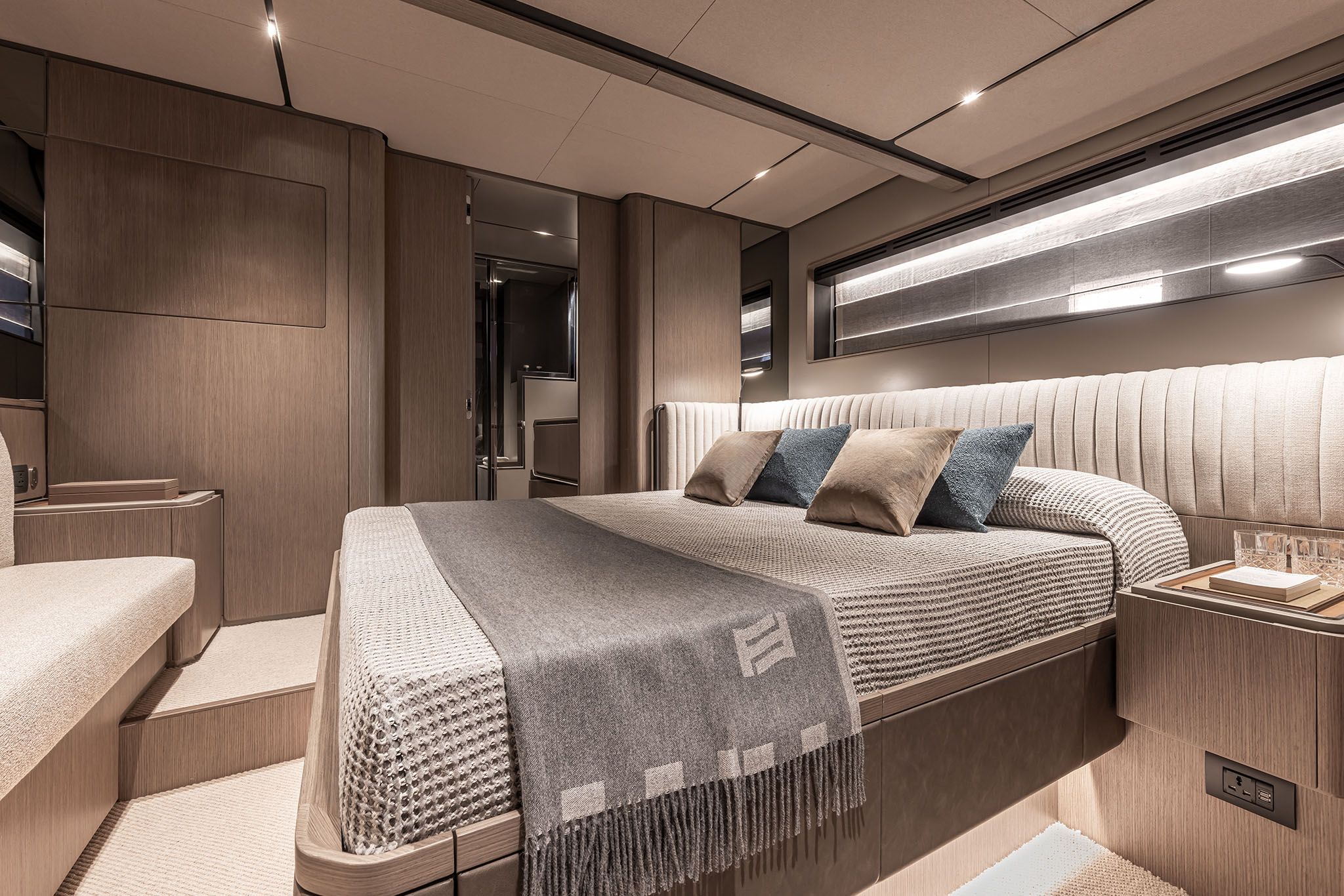 Ferretti Yachts Infynito 90 - starshipyachts.com