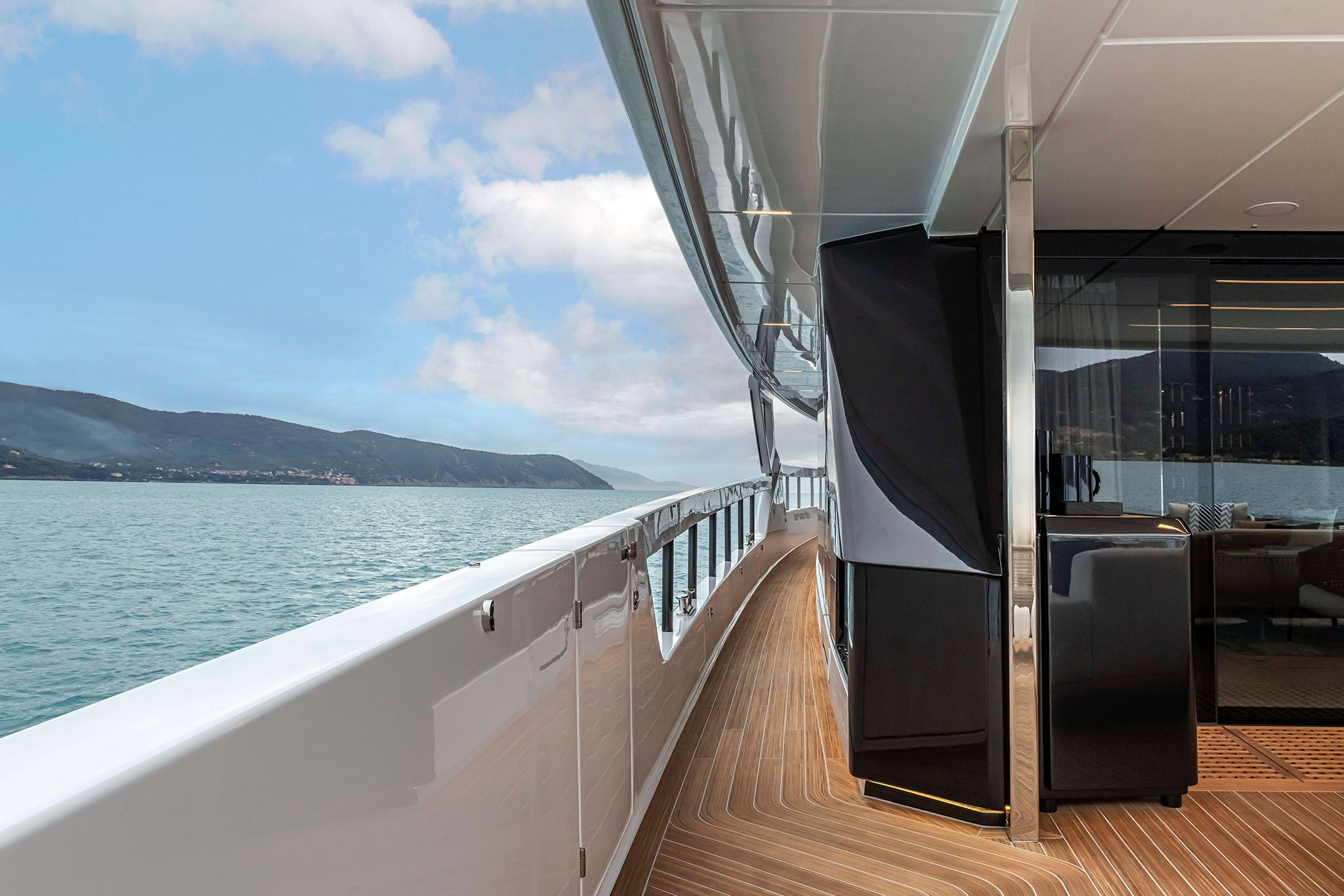 Ferretti Yachts Infynito 90 - Starship Yachts