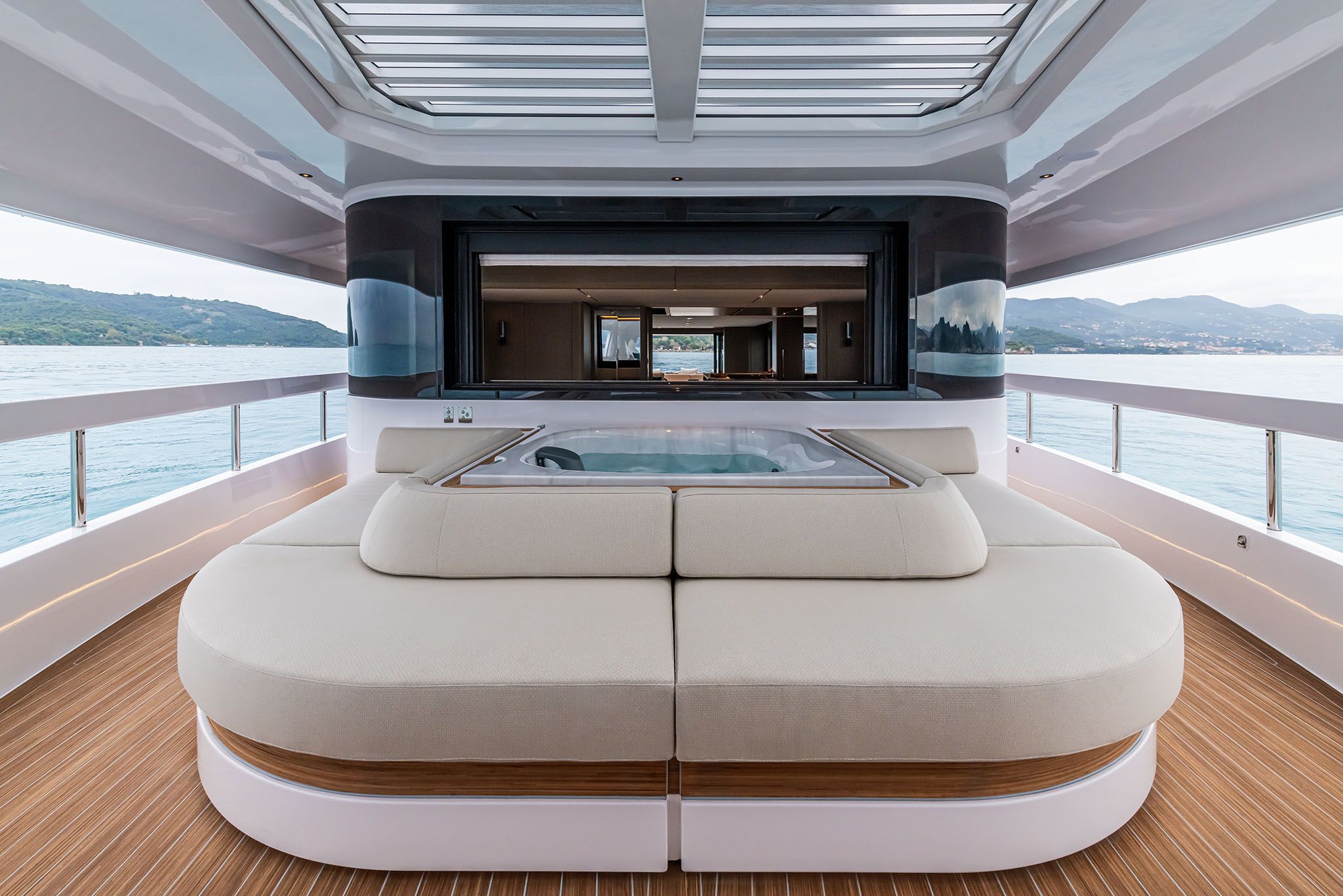 Ferretti Yachts Infynito 90 - Starship Yachts