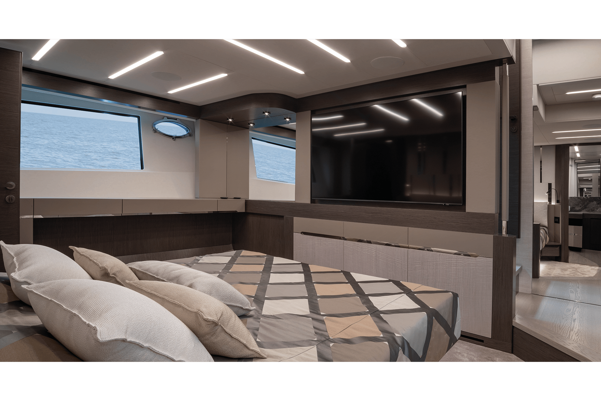 Pershing 8X - Starship Yachts