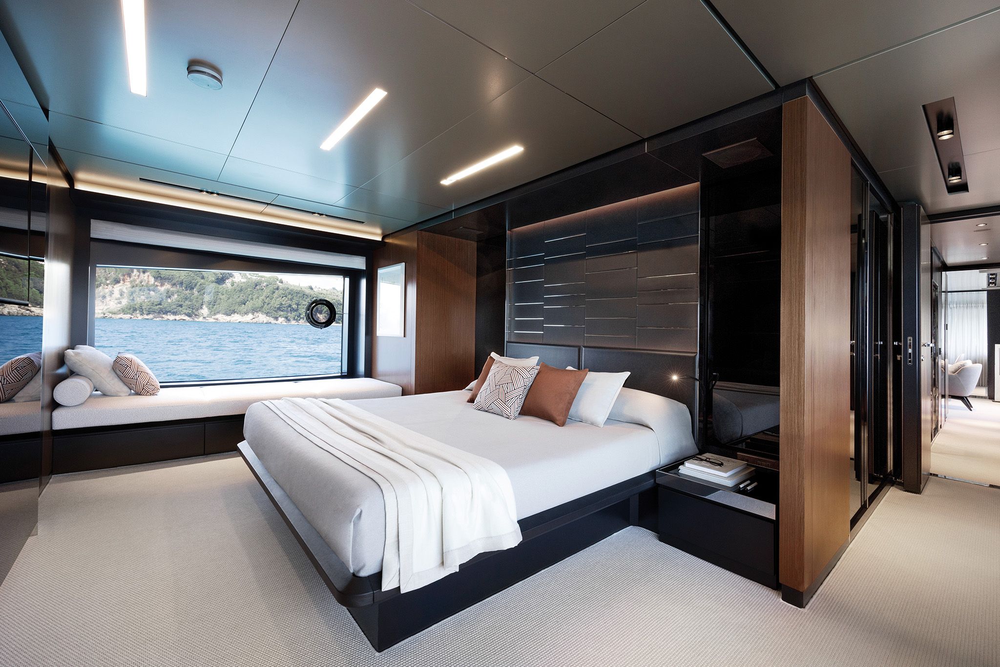 102’ Corsaro Super - Starship Yachts