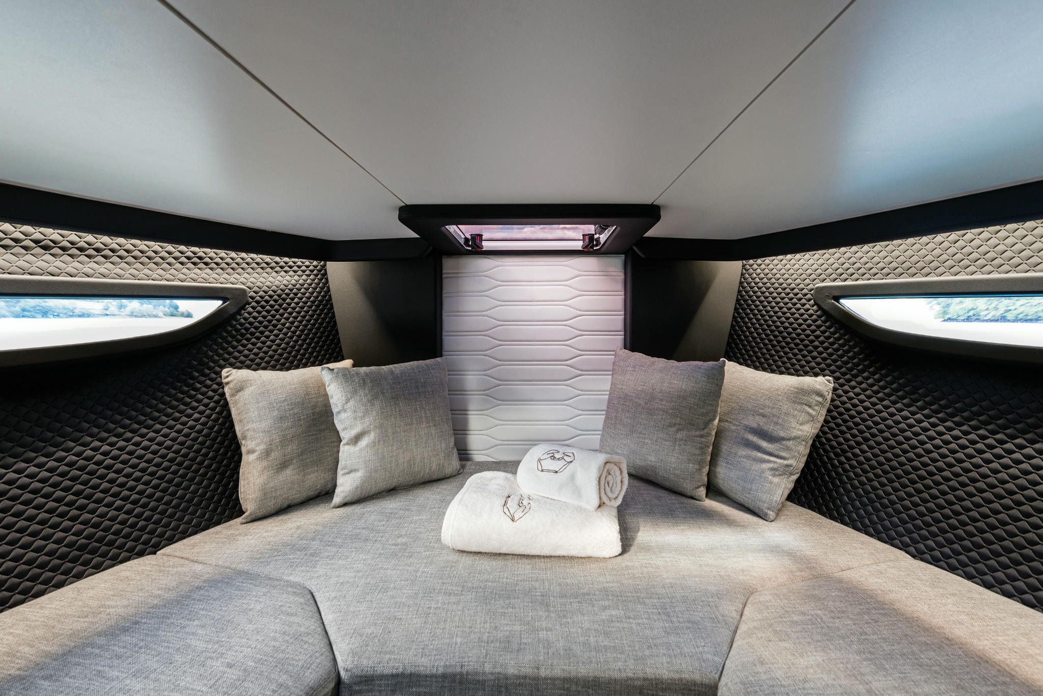 E26 Classic - Starship Yachts